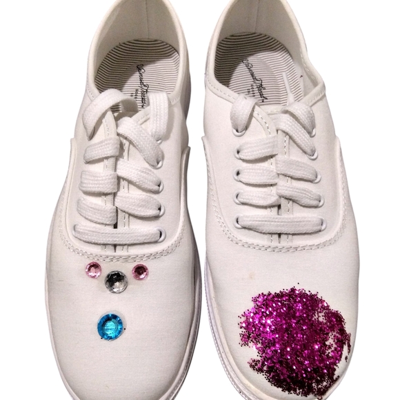 Universal Thread | Shoes | Universal Thread White Sneakers With Pink ...